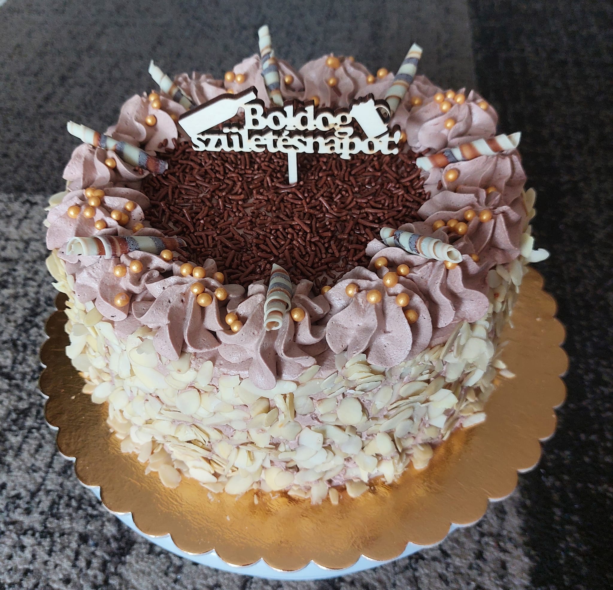 Tortabeszúró - Boldog születésnapot, söröskorsóval és borosüveggel ...